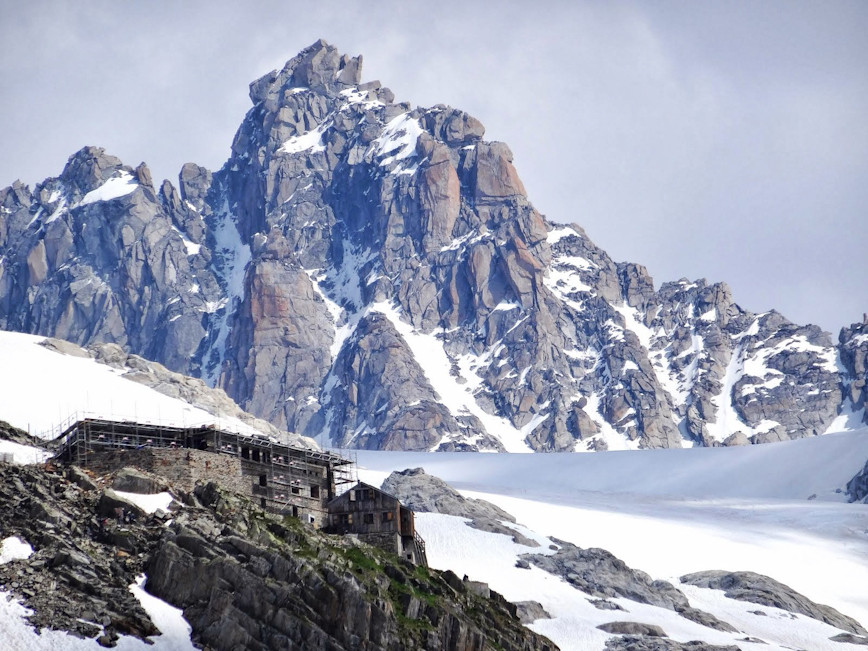 GLACIER HIKING - CHAMONIX TO ZERMATT BY GLACIERS | Compagnie des Guides ...